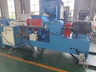 China Damping Sheets Production Equipment with 45KW Main Motor φ120mm Screw Diameter and 38CrMoALA Nitriding Treatment for Automotive Damping Panels for sale