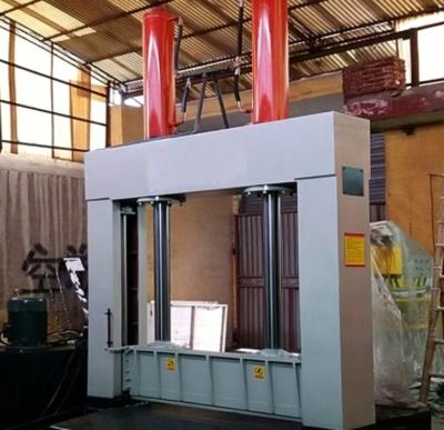 China PLC Controlled Rubber Cutting Machine with Multiple Cutting Stations and Customizable Angles for Rubber Bale Cutter for sale