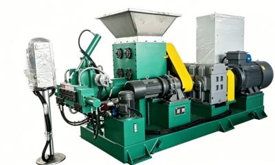 China Forced Feed Rubber Extruder with Hydraulic Head and 55kW Motor Power for Tire & Hose Production for sale