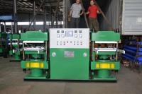 China Two Stations Duplex Rubber Vulcanizing Equipment Column Type for sale