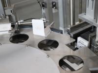 China 20-50pcs/Min Cream Bottle Filling Machine Semi Automatic Vertical Packaging Machine for sale