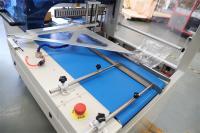 China Full Closed POF Hot Shrink Wrapping Machine Carton Heat Tunnel Conveyor for sale