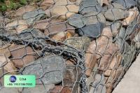 China Durable Gabion Fence Solutions for Commercial Landscaping and Erosion Control Applications with Long Lasting Performance for sale