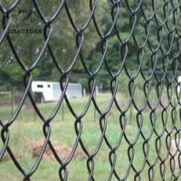 China Outdoor Playground Chain Link Fence Tennis Court Diamond Twisted Fence Panels for sale