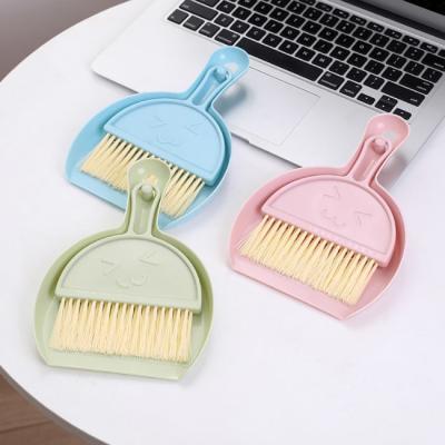 China PP Nylon Mini Dustpan and Brush Set 20.5x16cm for Cleaning for sale