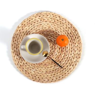 China Natural Water Hyacinth Round Braided Placemats 25cm Heat Resistant Woven Table Mats for sale
