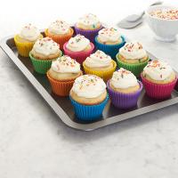 China Multicolor Silicone Muffin Liners Reusable Bulk Kitchen Supplies for sale