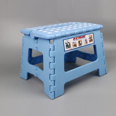 China Collapsible Plastic Folding Step Stool 300 lbs Capacity for Kids and Adults Multicolor for sale