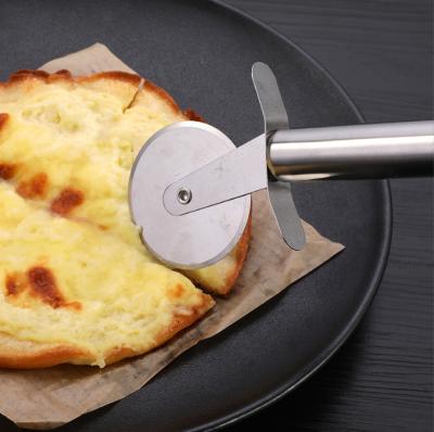 China Stainless Steel Pizza Cutter Wheel Knife Kitchen Baking Tools for sale