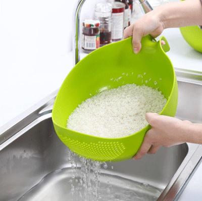 China Plastic Rice Strainer Bowl 9.5x6.5x3.5 Inch PP Colander for Kitchen Draining Vegetables for sale