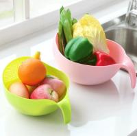 China Plastic Rice Strainer Bowl 9.5x6.5x3.5 Inch PP Colander for Kitchen Draining Vegetables for sale