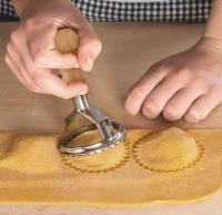 China Stainless Steel Ravioli Mold 10.5x7cm with Wooden Handle for Italian Dumplings for sale