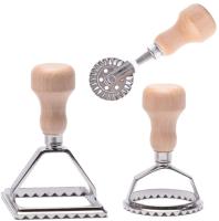 China Stainless Steel Ravioli Mold 10.5x7cm with Wooden Handle for Italian Dumplings for sale