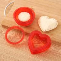 China Kitchen Tools Cake Maker DIY Cookie Lunch Sandwich Cutter And Sealer for sale