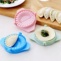China Magic Creative Manual Pack Machine Food-grade Plastic Kitchen Tools Pinch Dumplings Mold for sale