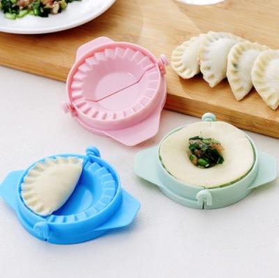 China Magic Creative Manual Pack Machine Food-grade Plastic Kitchen Tools Pinch Dumplings Mold for sale