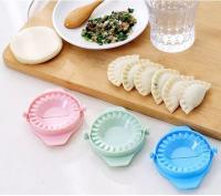 China Magic Creative Manual Pack Machine Food-grade Plastic Kitchen Tools Pinch Dumplings Mold for sale