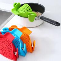 China Adjustable Rice Clip On Silicone Colander For Pots And Pasta Strainer for sale