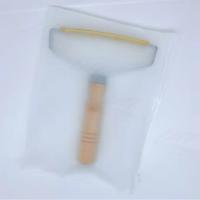 China Wood Handle Fabric Lint Scraper Carpet Fuzz Remover 20cm Reusable Pet Hair Cleaner for sale