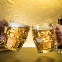 China Large Plastic Custom Drinking Cups Dimple Stein Beer Mugs with Handle 20oz for sale