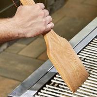 China Natural Wood BBQ Grill Scraper Bristle Free Oak Cleaning Tool 10 Inch for sale