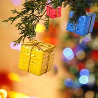 China Xmas Tree Foil Mini Gift Box Ornaments Hanging Decorations for sale