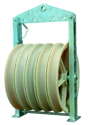 China Rubber Lined 60KN Single Nylon Sheave 660MM Stringing Block for sale