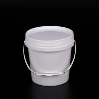China Reusable Unbreakable 5kg White Round Plastic Fish Bucket with Lid and Handle for sale