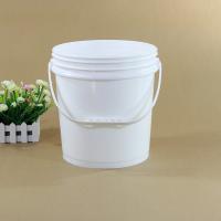 China Reusable Unbreakable 5kg White Round Plastic Fish Bucket with Lid and Handle for sale