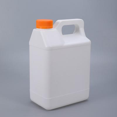 China Customrized Logo White 5L Jerry Can Plastic Thicken Engine Motor Oil Package Barrel for sale
