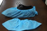 China Disposable Non Woven Shoe Cover 40gsm Elastic Ankle Blue White for Home Use for sale
