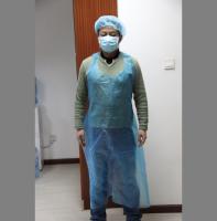 China Disposable Plastic PE Apron 70x120cm White Blue Waterproof Anti Oil ISO Certified for sale