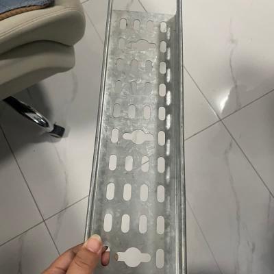 China Aluminum Alloy Metallic Perforated Cable Tray 100mm Fully Enclosed for sale