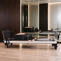 China Fixed Microfiber Leather Studio Pilates Reformer Machine For Workout 90kg for sale