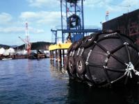 China Tire Net Yokohama Pneumatic Rubber Fender Docking 0.05mpa Ship Fender Types for sale