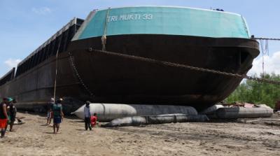 China Docking Boat Lifting Stainless Steel Accessories Marine Rubber Airbag for sale