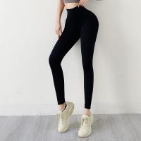 China Slim Fit Breathable Scrunch Butt Leggings Seamless Sports Workout Running Tights for sale