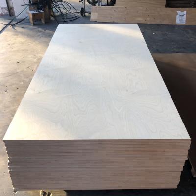 China Phenolic Adhesive Hardwood Veneer Plywood Sheets 2440x1220mm For Doors for sale