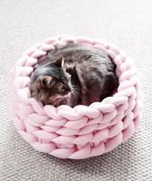 China Chunky Knit Donut Cat Bed Nonslip Washable 35cm 40cm 45cm Pet Nest for sale