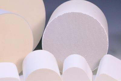 China Spray Application Method Ceramic Substrates Featuring Interior Coating Dielectric Strength 10-15 KV per millimeter Suitable for Electronics for sale