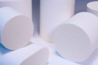China Thin 3 way Honeycomb Ceramic Filter , Round Cordierite Substrate for sale