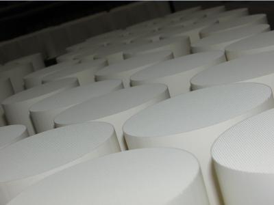 China Spray Application Method Ceramic Substrates Featuring Dielectric Strength 10-15 KV per millimeter Ideal for Diesel Oxidation Catalyst for sale