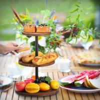 China Wooden Cupcake Stand Serving Tray for Farmhouse Wedding Birthday Tea Parties 202407 for sale