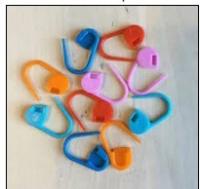 China Small Sizes Crochet Hooks Set for Making Sweater Gift Package and Colorful Lace Yarn for sale