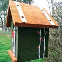 China Hand Painted Cardinal And Birch Trees TIMBER Wood Birdhouse For Bird Conservationists for sale