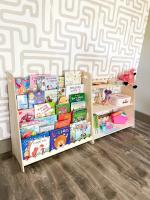 China Montessori Wooden Furniture Nursery Gift Wooden Bookshelf for Function Save Space for sale