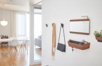 China Modern Decorative Acacia Wood Mail Organizer Hanger Storage Shelf Rack Wooden Key Holder for sale