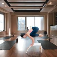 China Balance Training Yoga Inversion Bench Rustic Style with Wood Material and Headstand Prop for sale