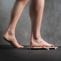 China Wooden Slant Balance Board for Strengthening Knees and Ankles Europe Regional Feature for sale