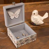 China Customized Logo Acceptable Environmental Simple Spirits-Patterned Butterfly Jewelry Box for sale